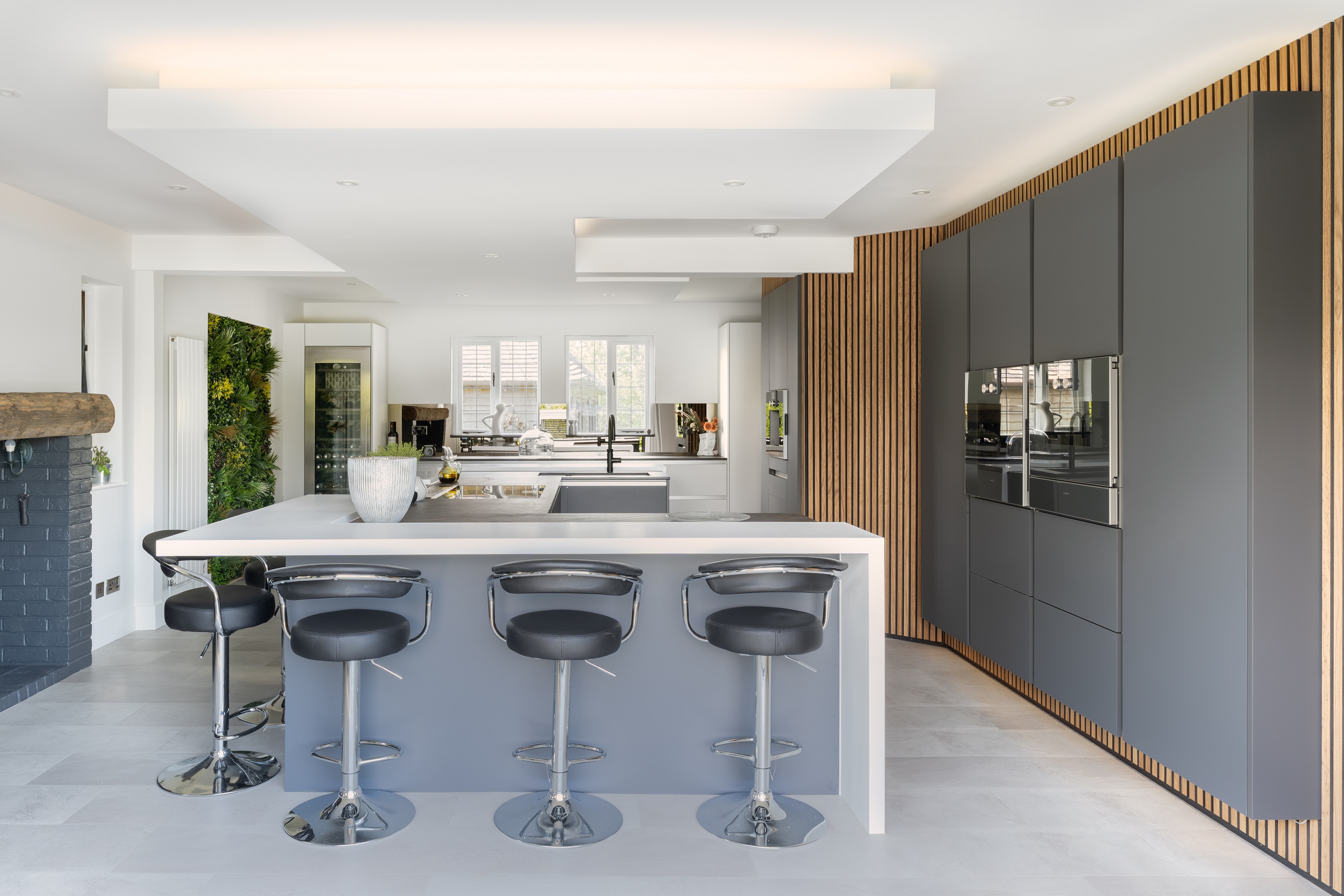 Sleek Contemporary Graphite Kitchen - Jones Britain