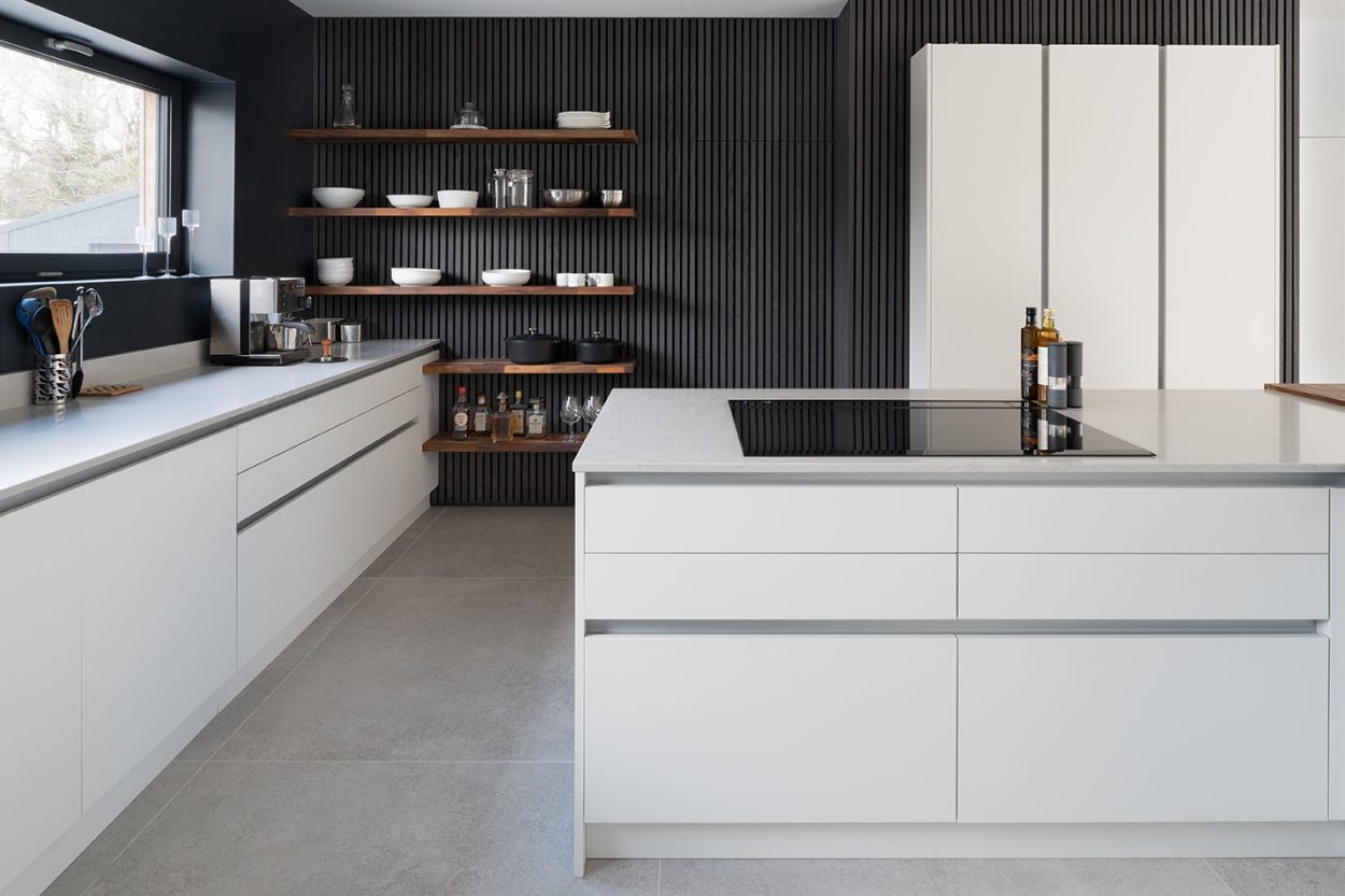 Modern Sleek Handleless Kitchen - Jones Britain