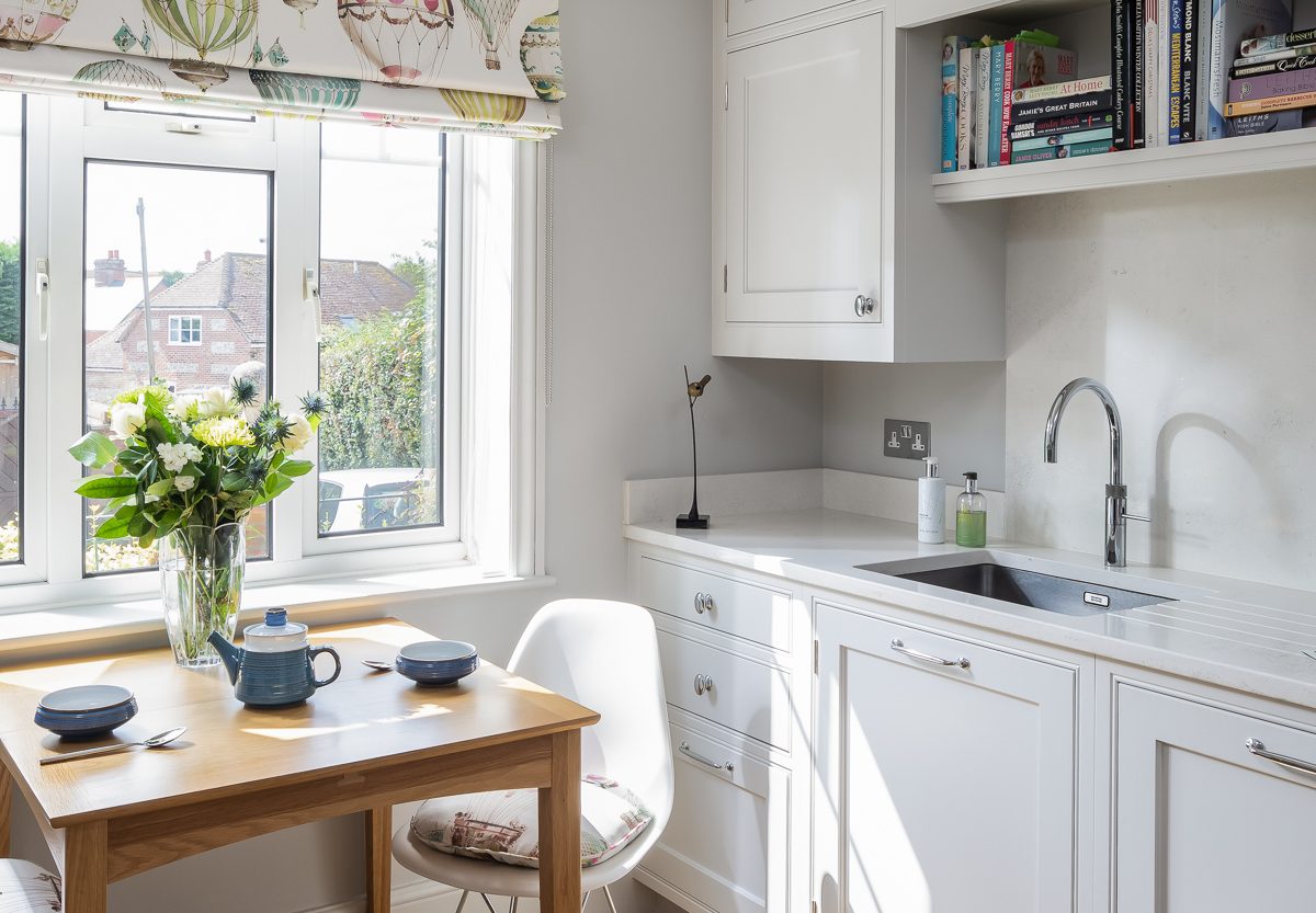 White Traditional In-Frame Kitchen with Fulham Style Door