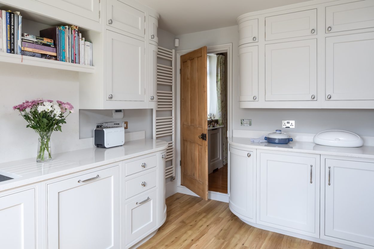 White Traditional In-Frame Kitchen with Fulham Style Door