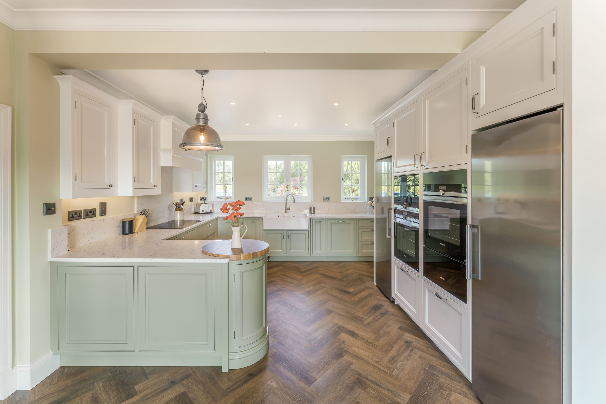 Bespoke vs. Standard Kitchens: Which Is Right for You?