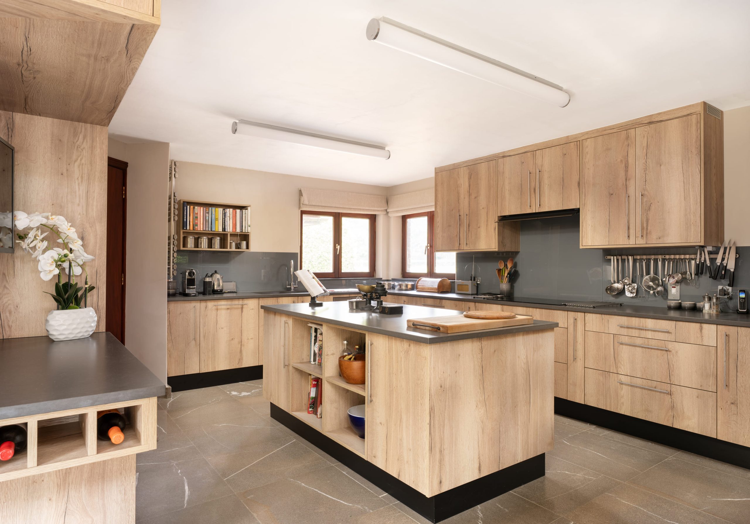 6 Ways to Maximise Space in Your Kitchen - Jones Britain